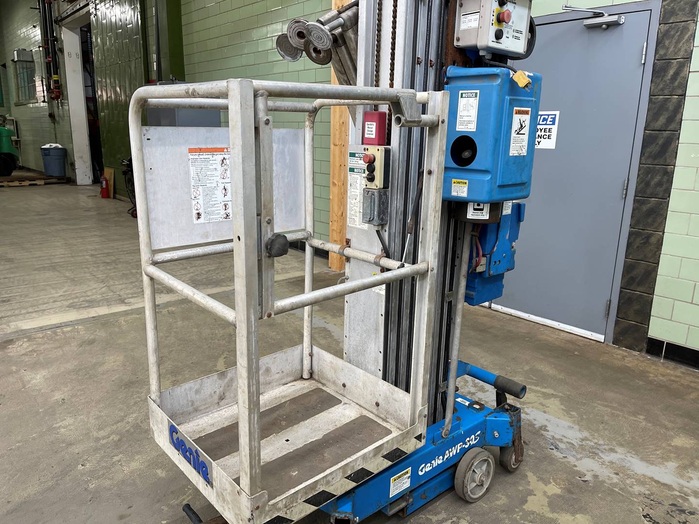 1997 Electric Genie AWP-30S Aerial Work Platform