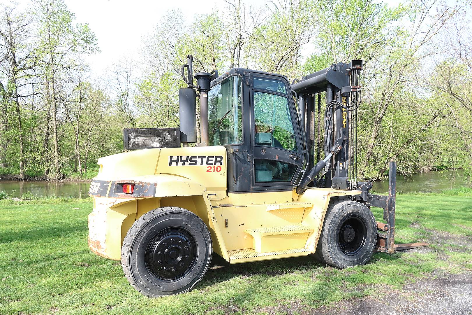 2006 Diesel Hyster H210HD Pneumatic Tire 4 Wheel Sit Down