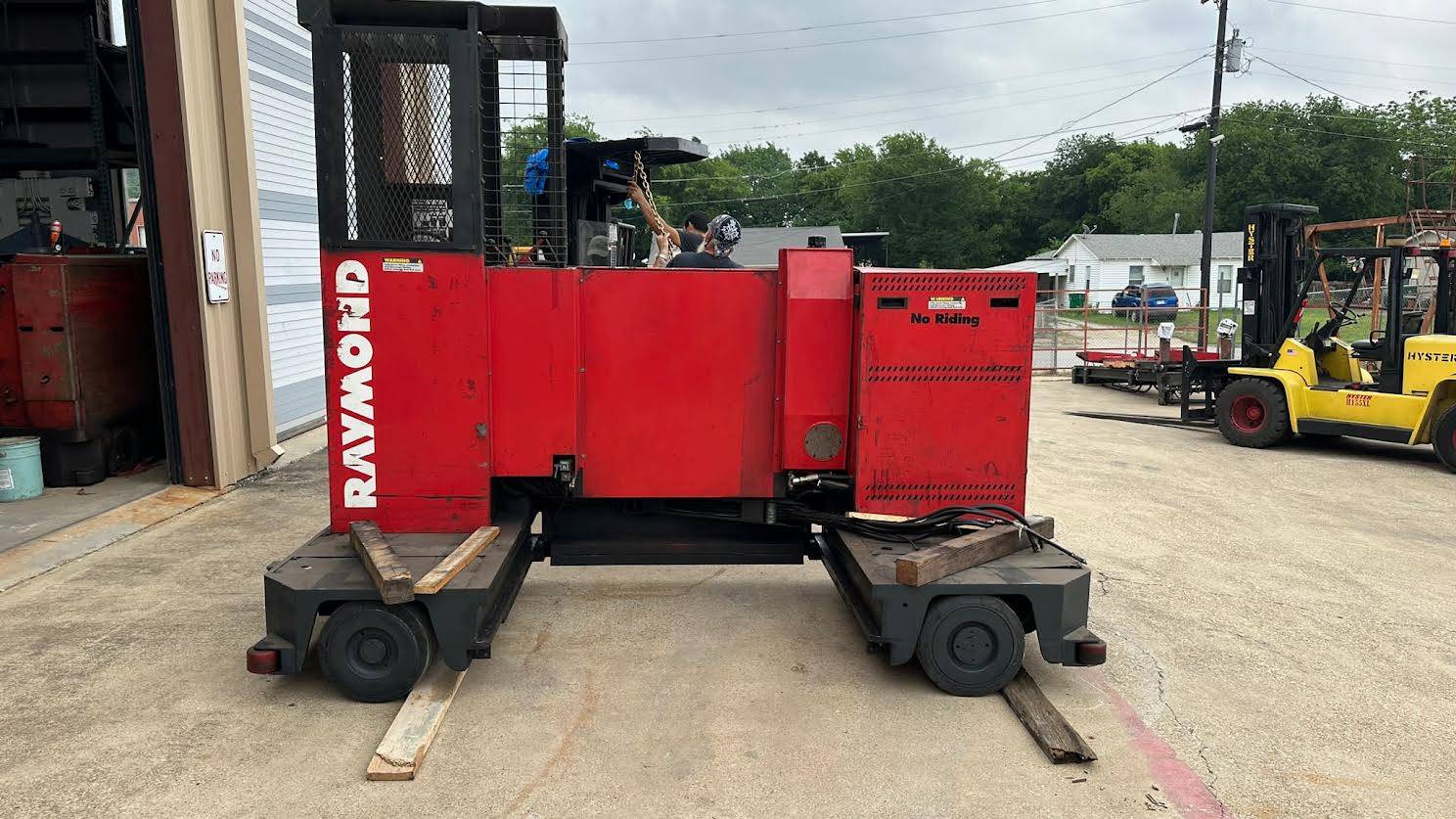 7 Used Raymond 76-sl100tn Equipment for Sale