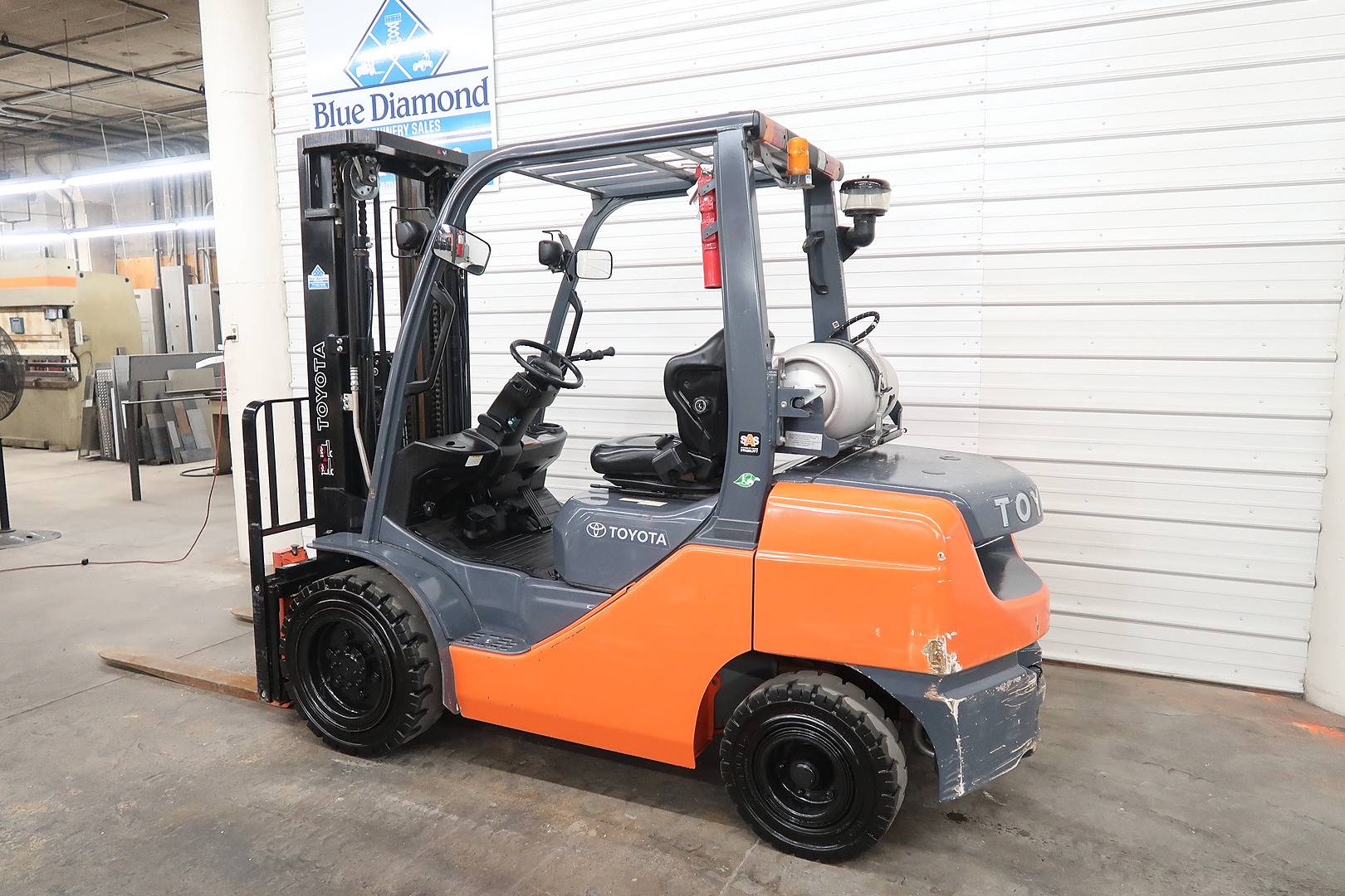 2015 LP Gas Toyota 8FGU30 Pneumatic Tire 4 Wheel Sit Down