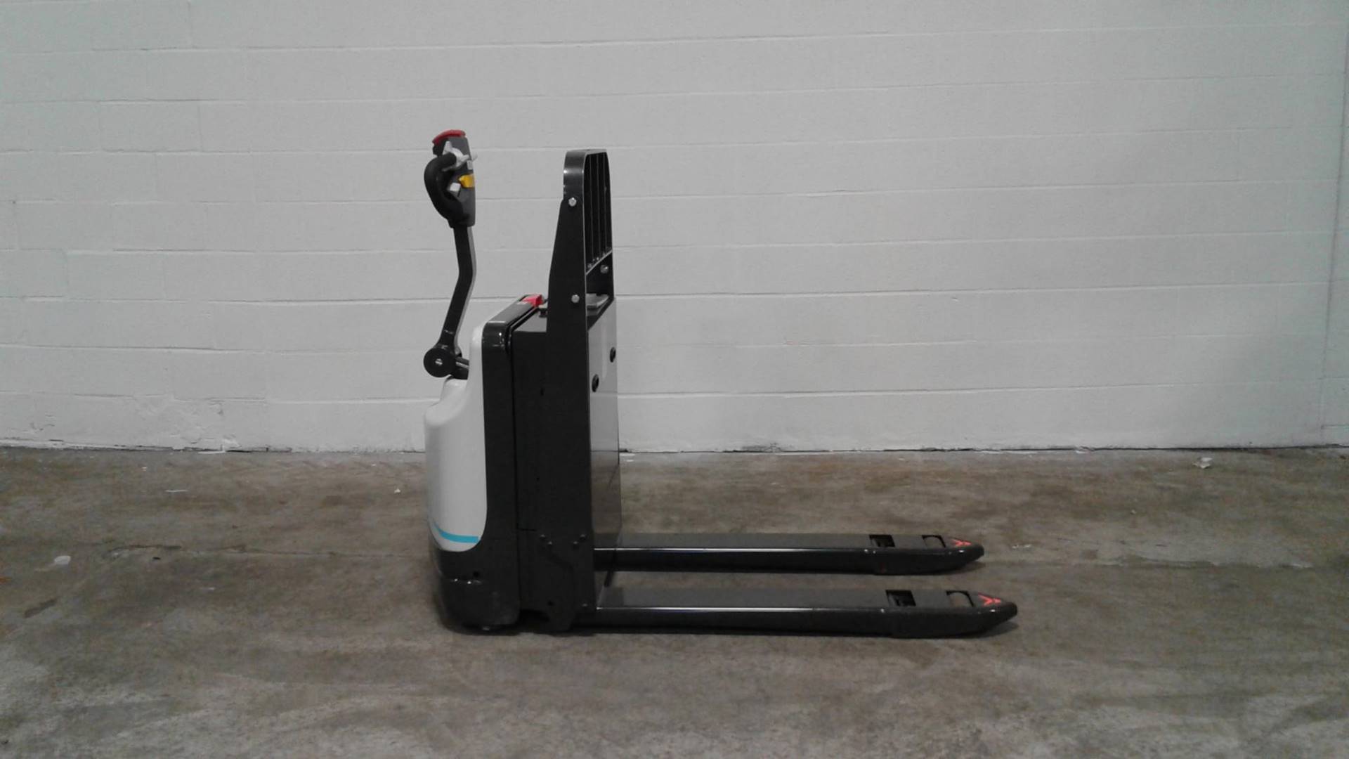 2016 Electric Unicarriers WLX45S Electric Walkie Pallet Jack