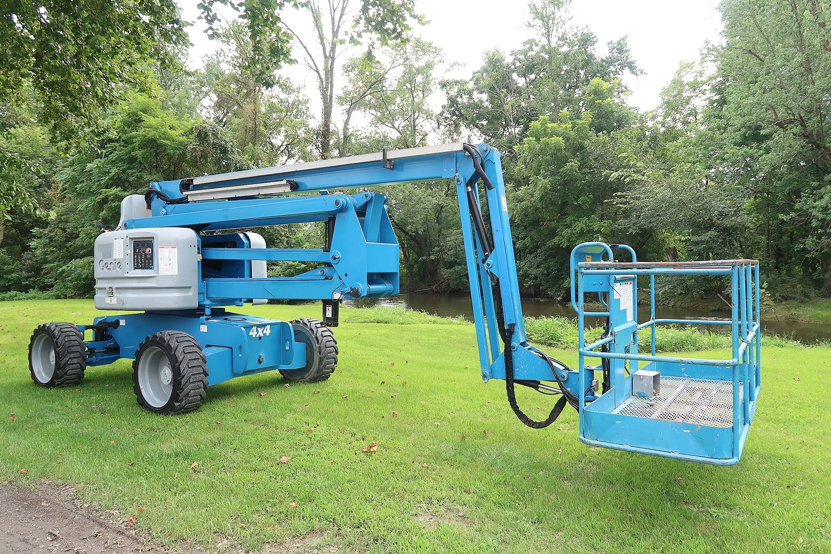 2013 Diesel Genie Z60/34 Articulated Boom