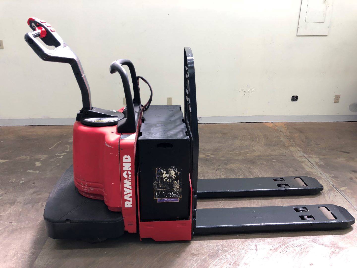 2005 Electric Raymond 112TM-FRE60L Electric Walkie/Rider Pallet Jack