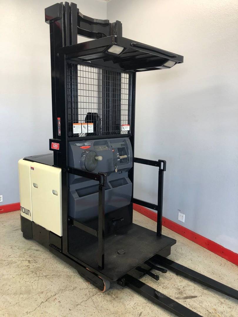 1997 Electric Crown SP3020-30 Electric Order Picker