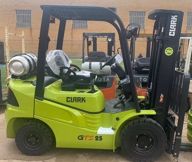 2019 LP Gas Clark GTS25 Pneumatic Tire 4 Wheel Sit Down