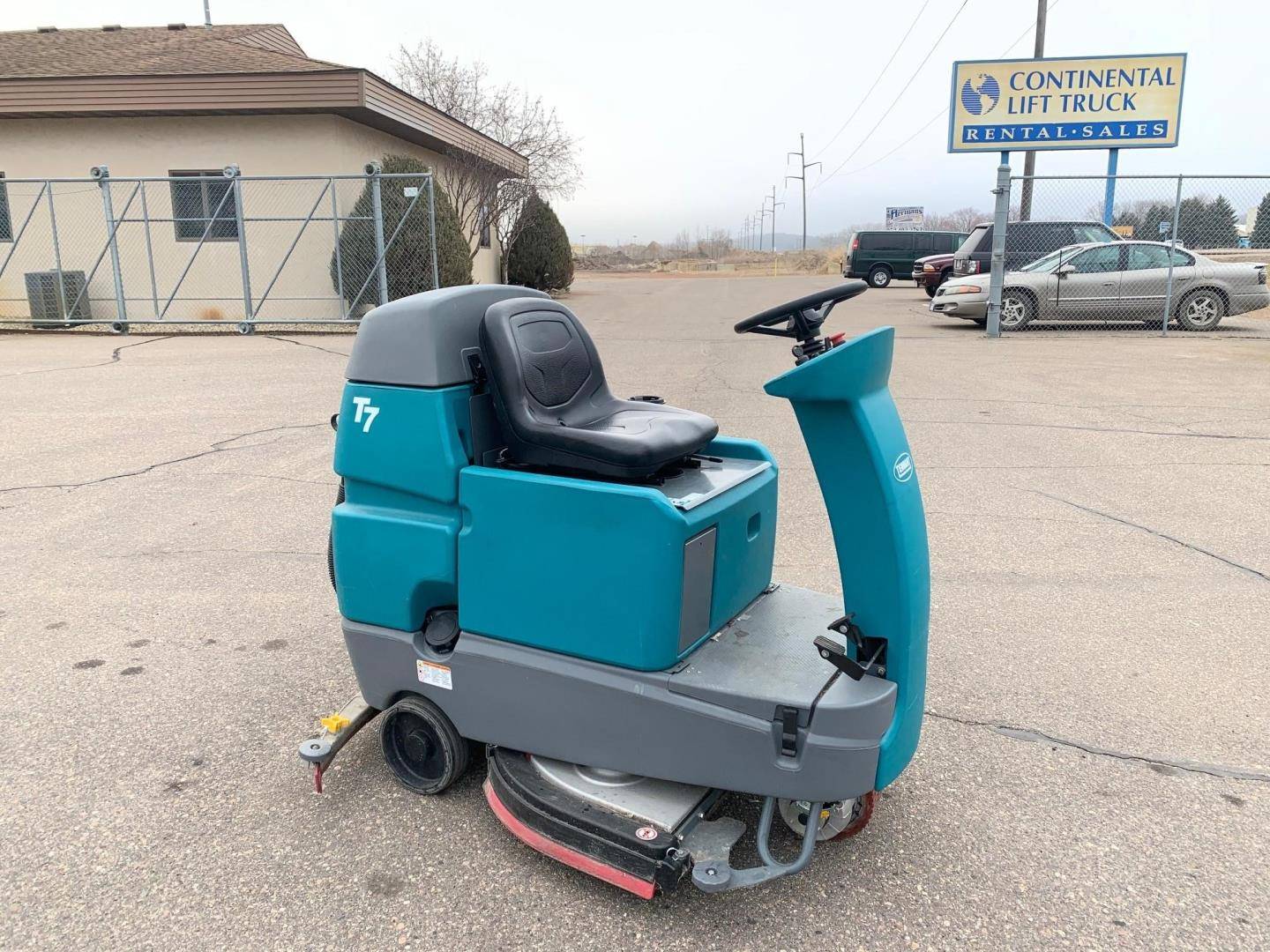 2016 Electric Tennant T7 Rider Scrubbers