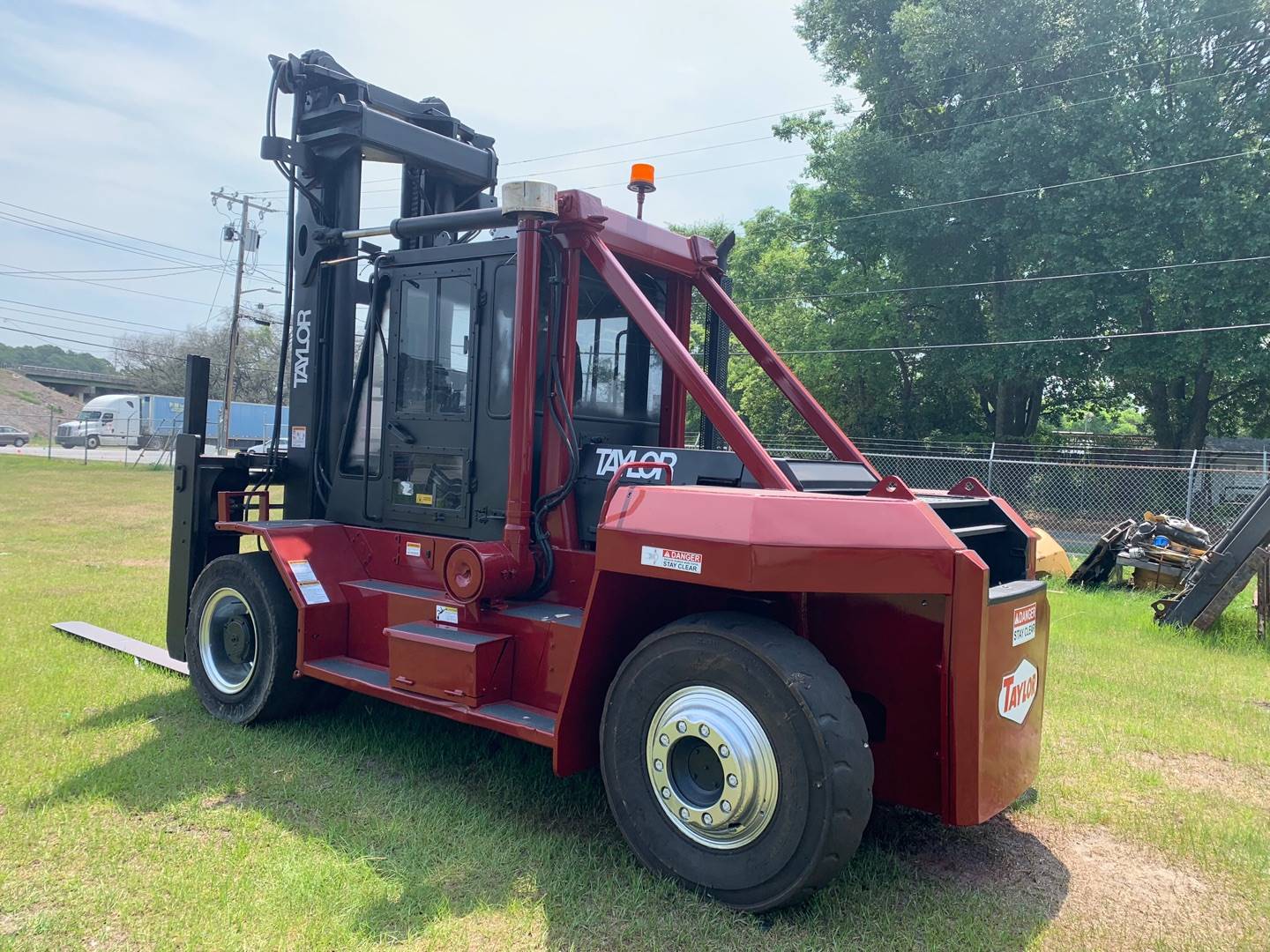 2000 Diesel Taylor THD 300 M Pneumatic Tire 4 Wheel Sit Down