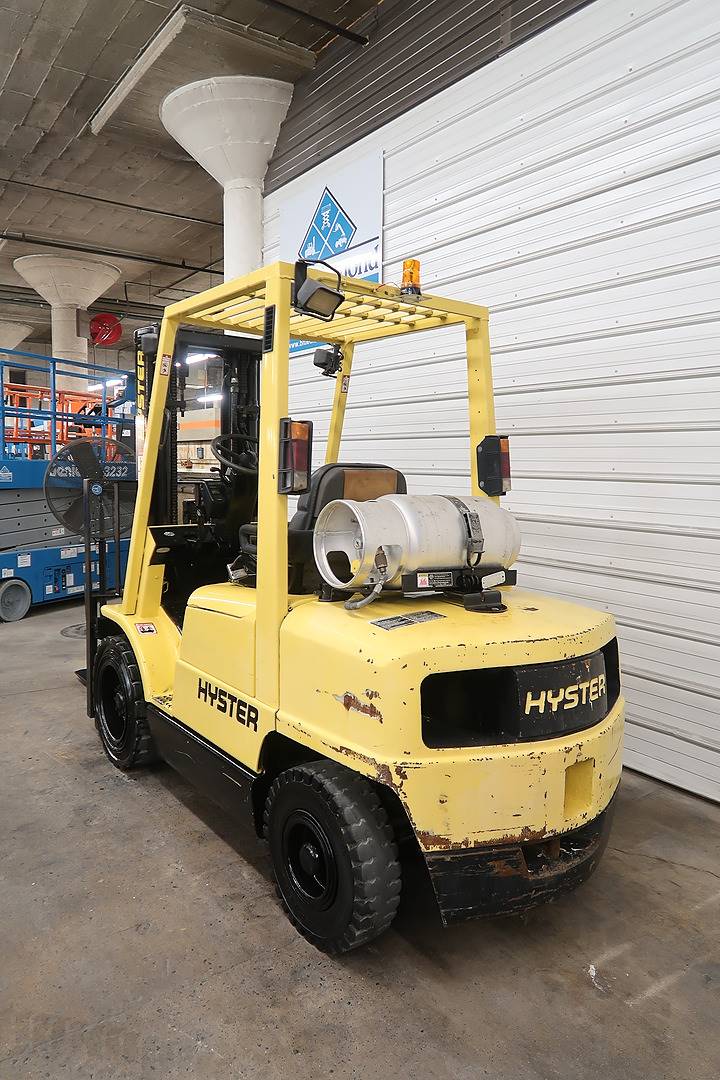 1999 LP Gas Hyster H60XM Pneumatic Tire 4 Wheel Sit Down