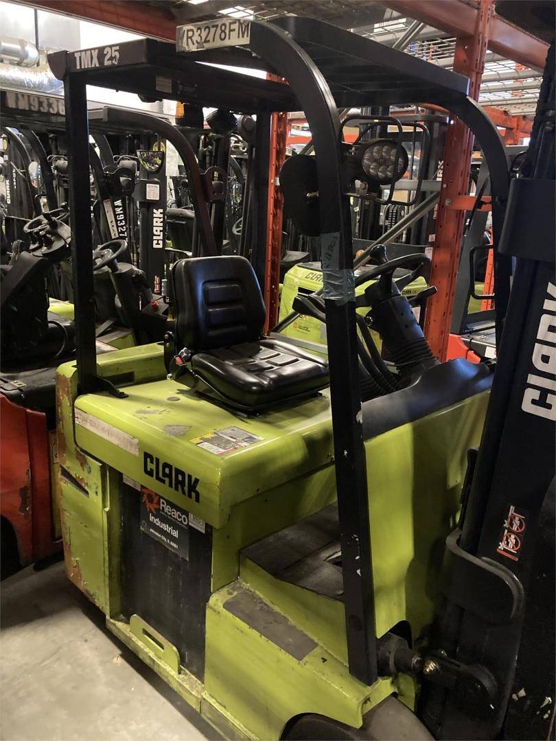 2016 Electric Clark TMX25 Electric 3 Wheel Sit Down