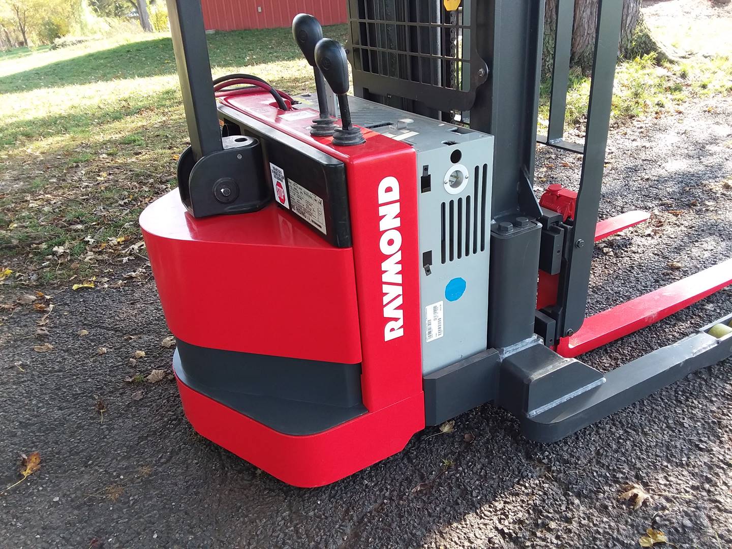 2009 Electric Raymond RSS40 Electric Walkie Straddle Stacker