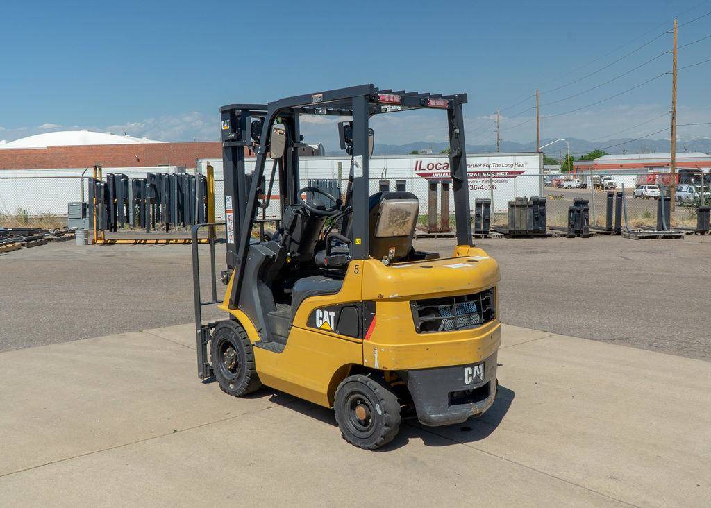 2016 LP Gas Cat GP15N Pneumatic Tire 4 Wheel Sit Down