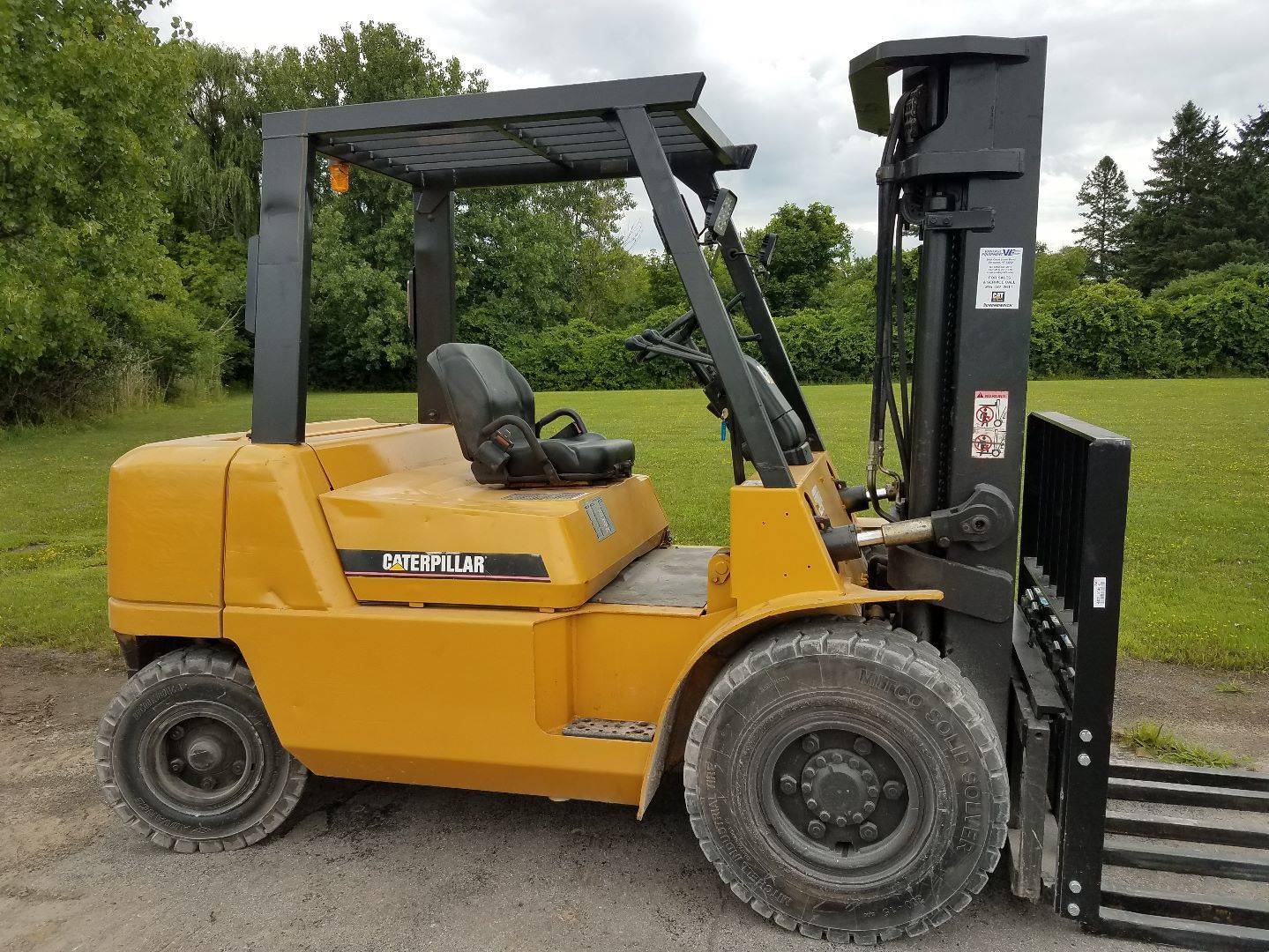 2006 Diesel Cat DP40K Pneumatic Tire 4 Wheel Sit Down