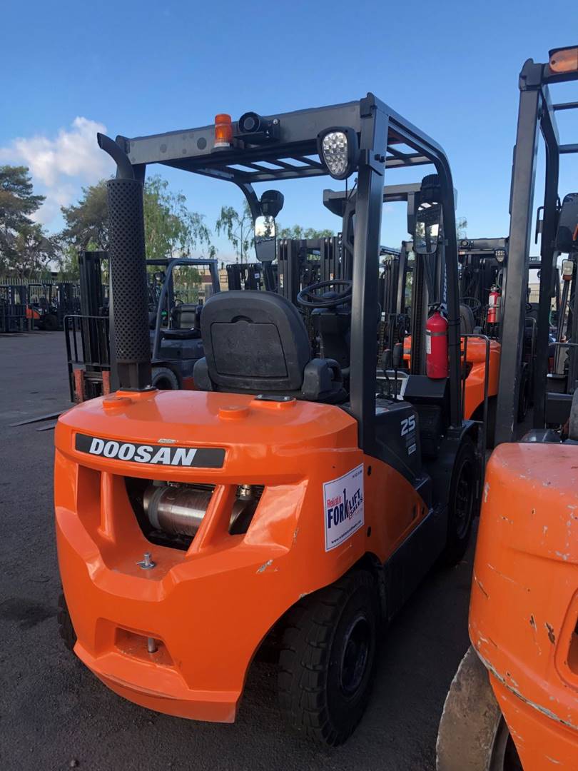 2018 Diesel Doosan D25S-7 Pneumatic Tire 4 Wheel Sit Down