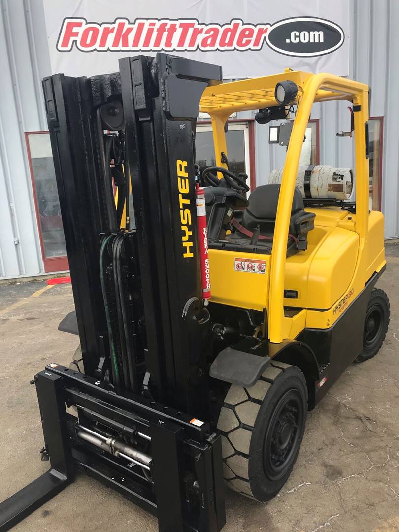 2017 LP Gas Hyster H80FT Pneumatic Tire 4 Wheel Sit Down