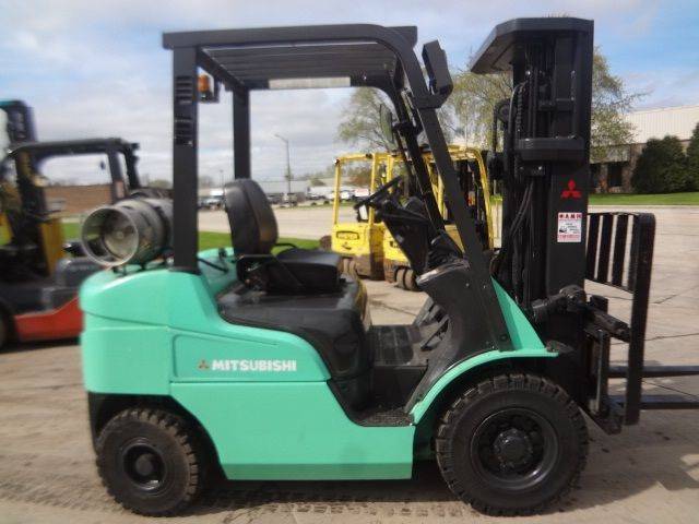 2014 LP Gas Mitsubishi FG25N Pneumatic Tire 4 Wheel Sit Down