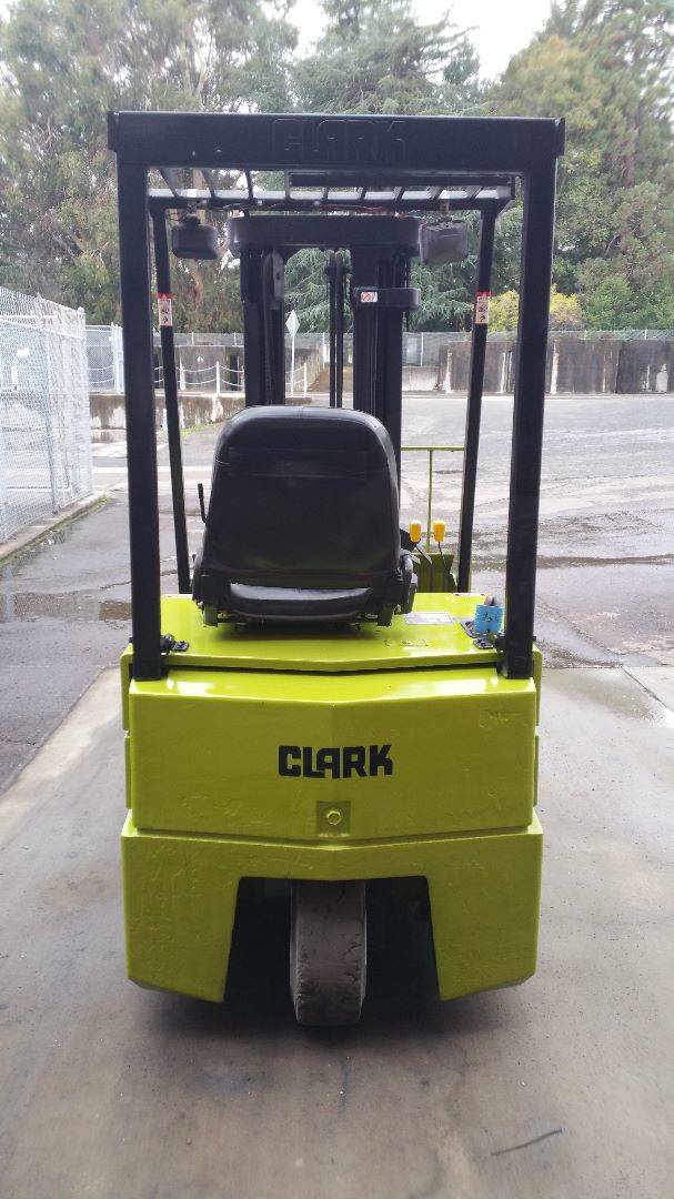 1990 Electric Clark TM15S Electric 3 Wheel Sit Down