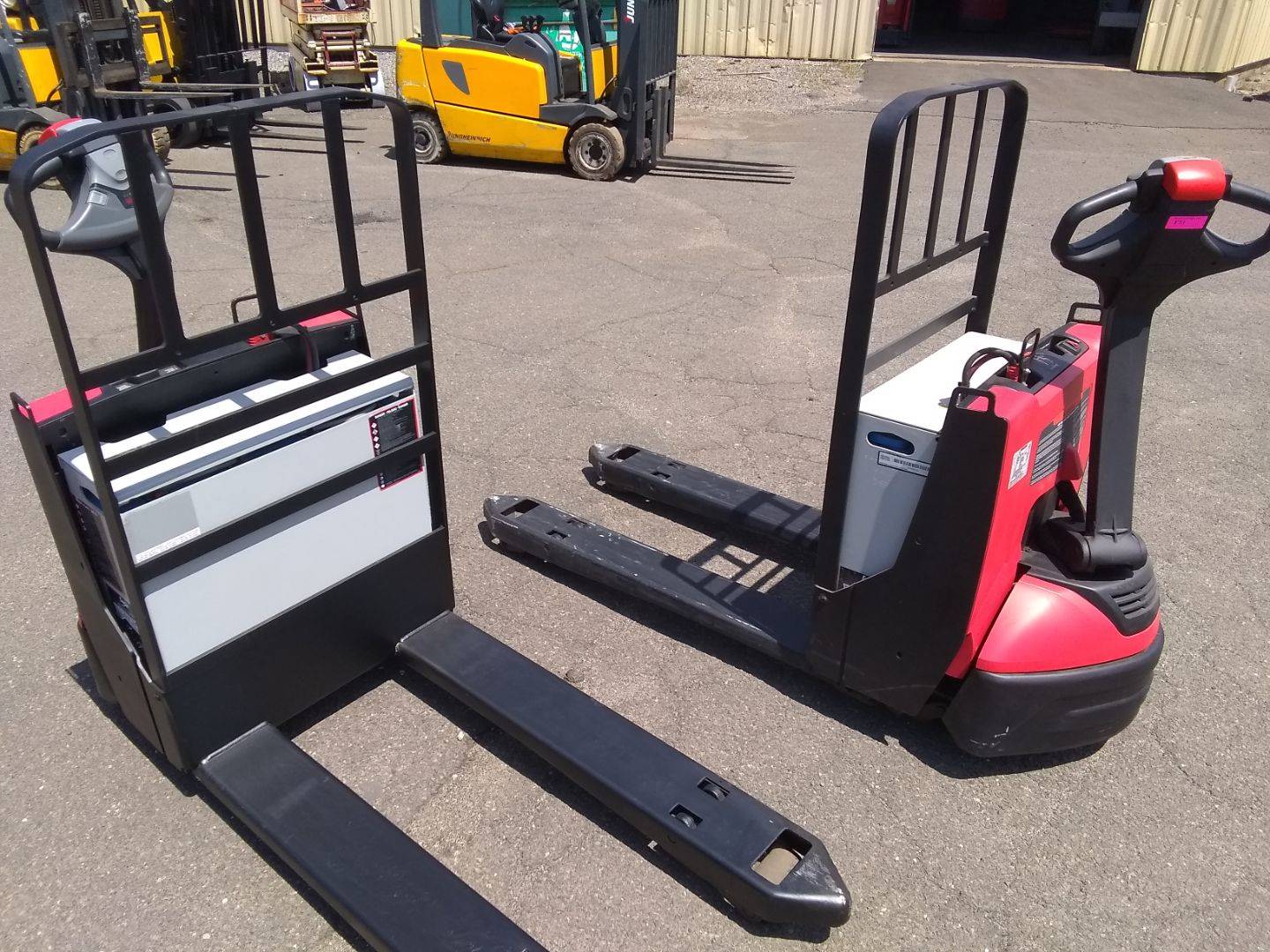 2017 Electric Raymond 8210 Electric Walkie Pallet Jack