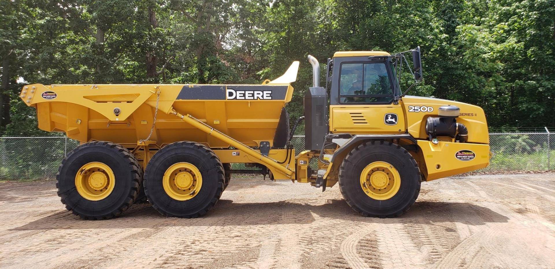 2016 John Deere 250D II Earth Moving and Construction
