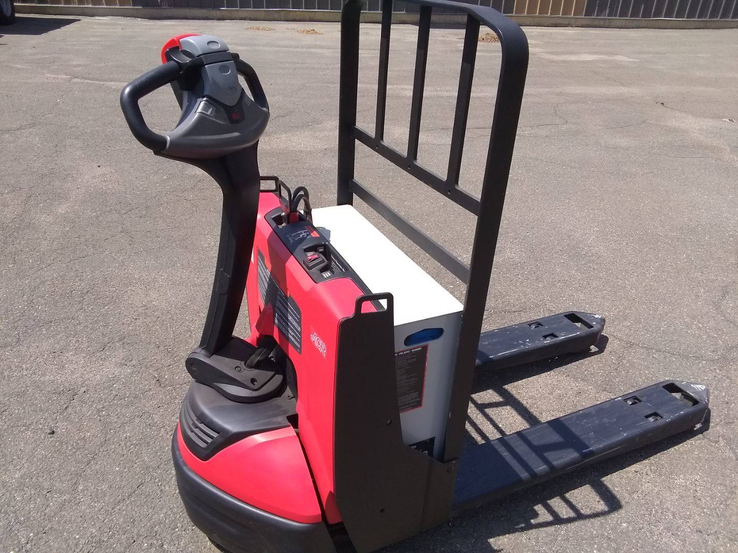 2017 Electric Raymond 8210 Electric Walkie Pallet Jack