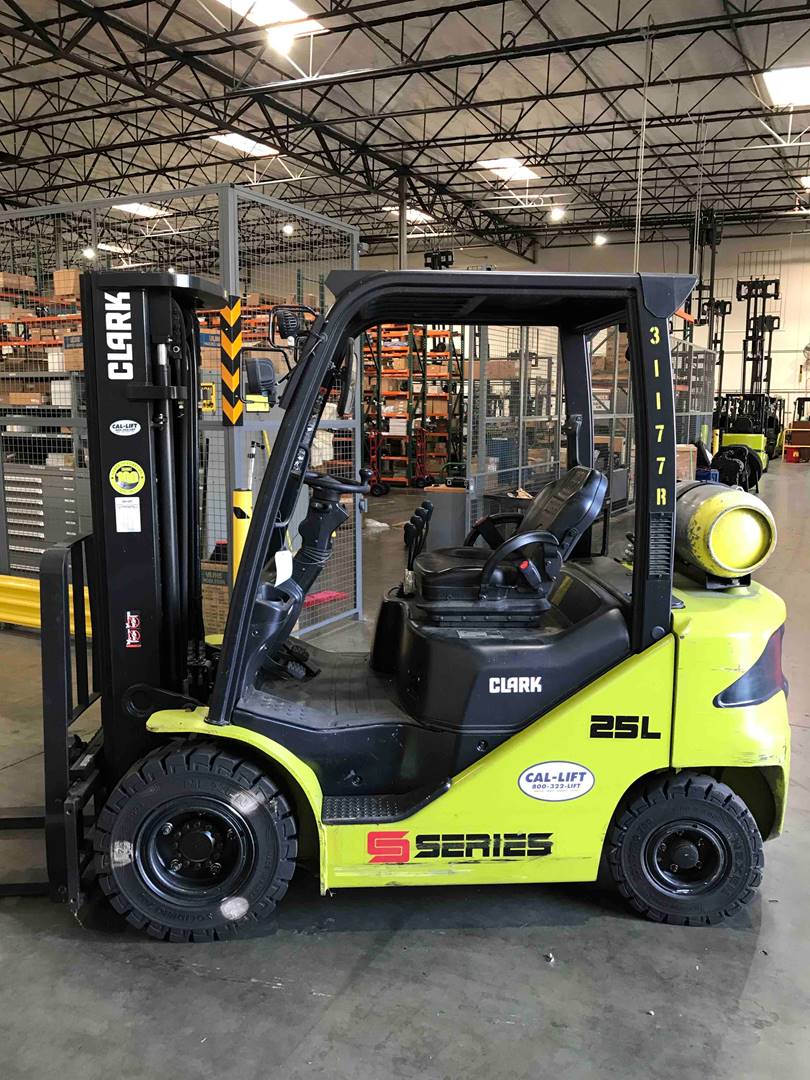 2019 LP Gas Clark S25L Pneumatic Tire 4 Wheel Sit Down