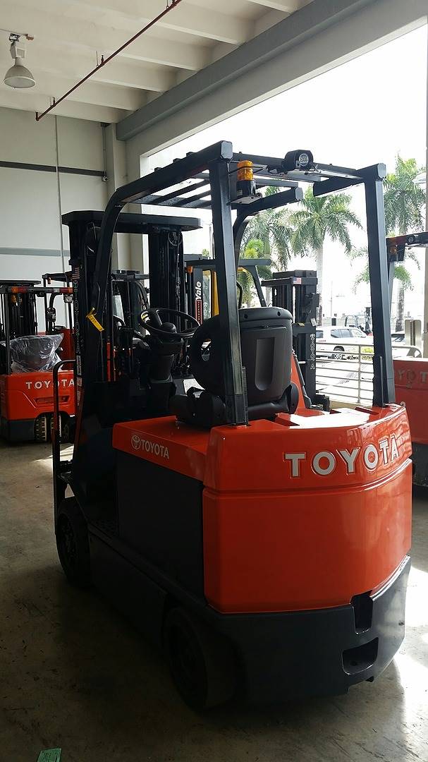 2010 Electric Toyota 7FBCU25 Cushion Tire 4 Wheel Sit Down (Indoor ...