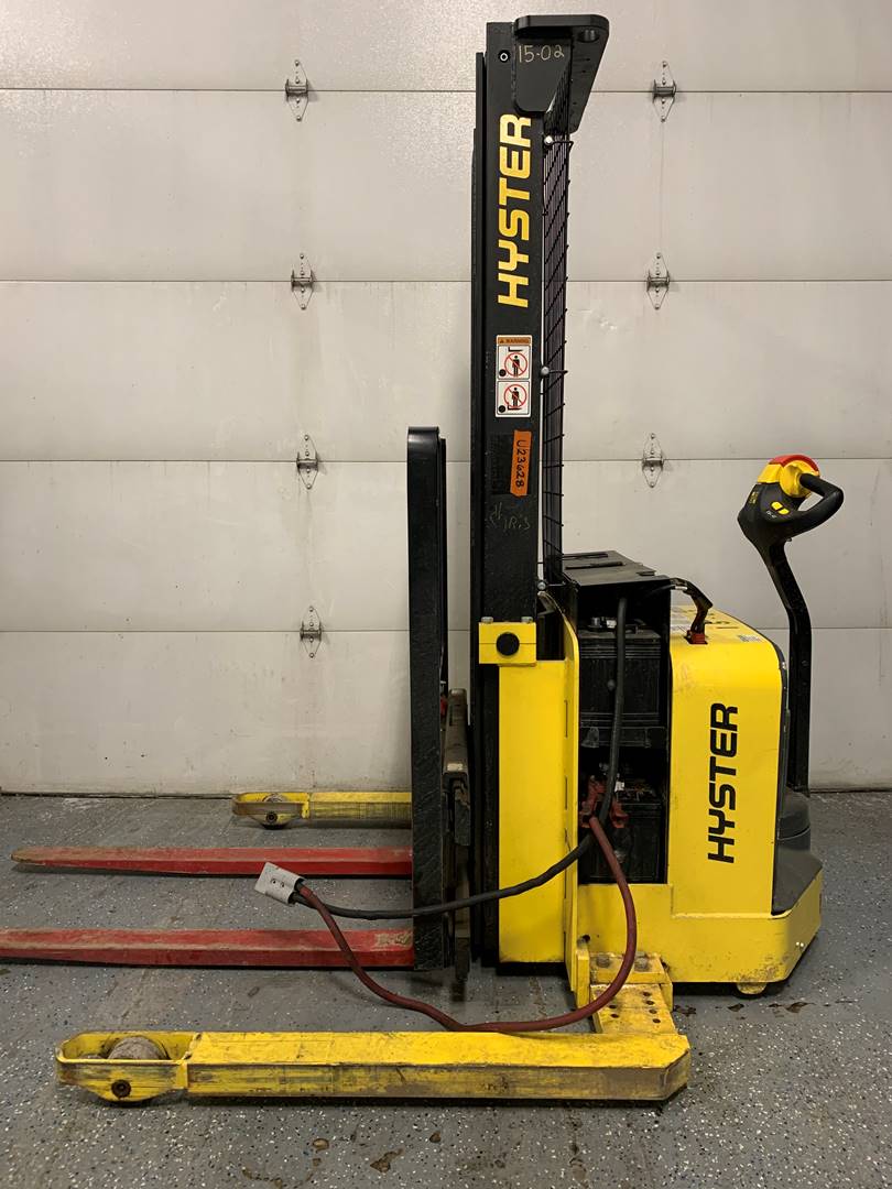 2014 Electric Hyster W25ZA2 Electric Walkie Straddle Stacker