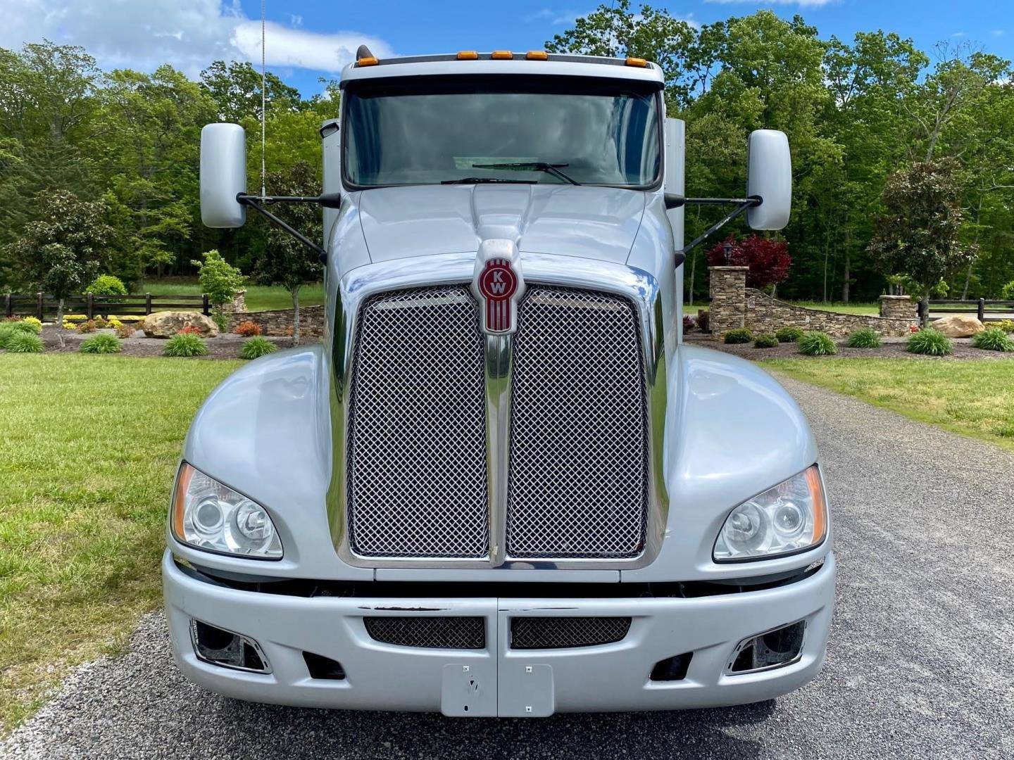 2012 Kenworth T660 Trucks and Trailers