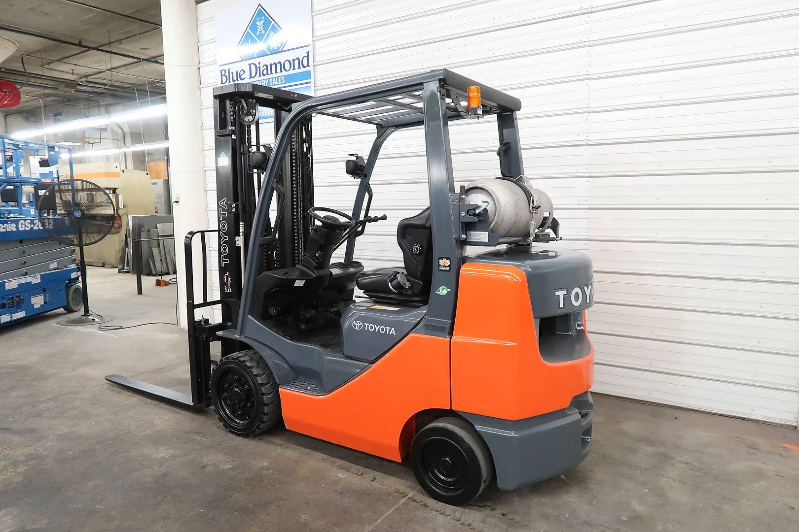 2015 LP Gas Toyota 8FGCU30 Cushion Tire 4 Wheel Sit Down (Indoor Warehouse)