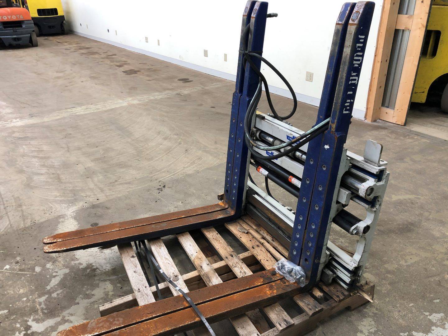 2013 Cascade 25G-FDS-A221R10 Multi Pallet Handlers