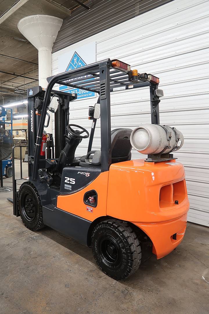 2013 Dual Fuel Doosan G25P-5 Pneumatic Tire 4 Wheel Sit Down