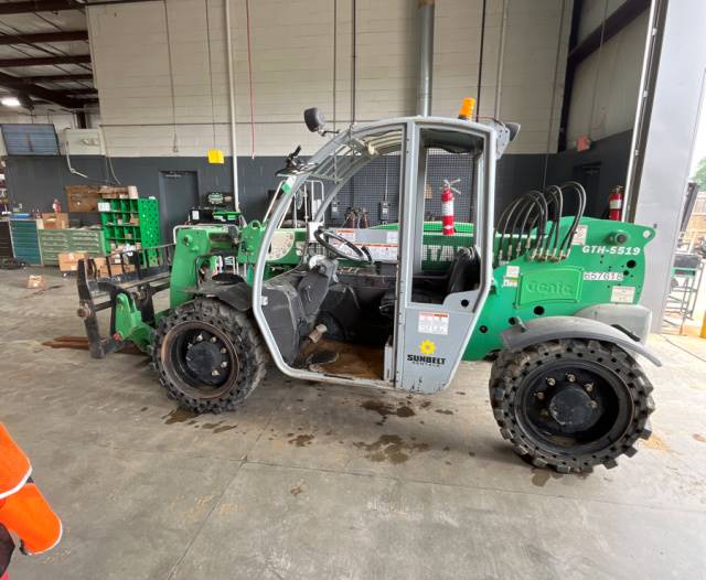 2014 Diesel Genie Telehandlers (Telescopic Mast) | Eliftruck