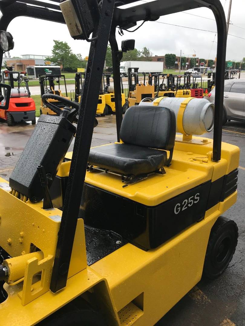 1995 LP Gas Daewoo G25S -2 Pneumatic Tire 4 Wheel Sit Down