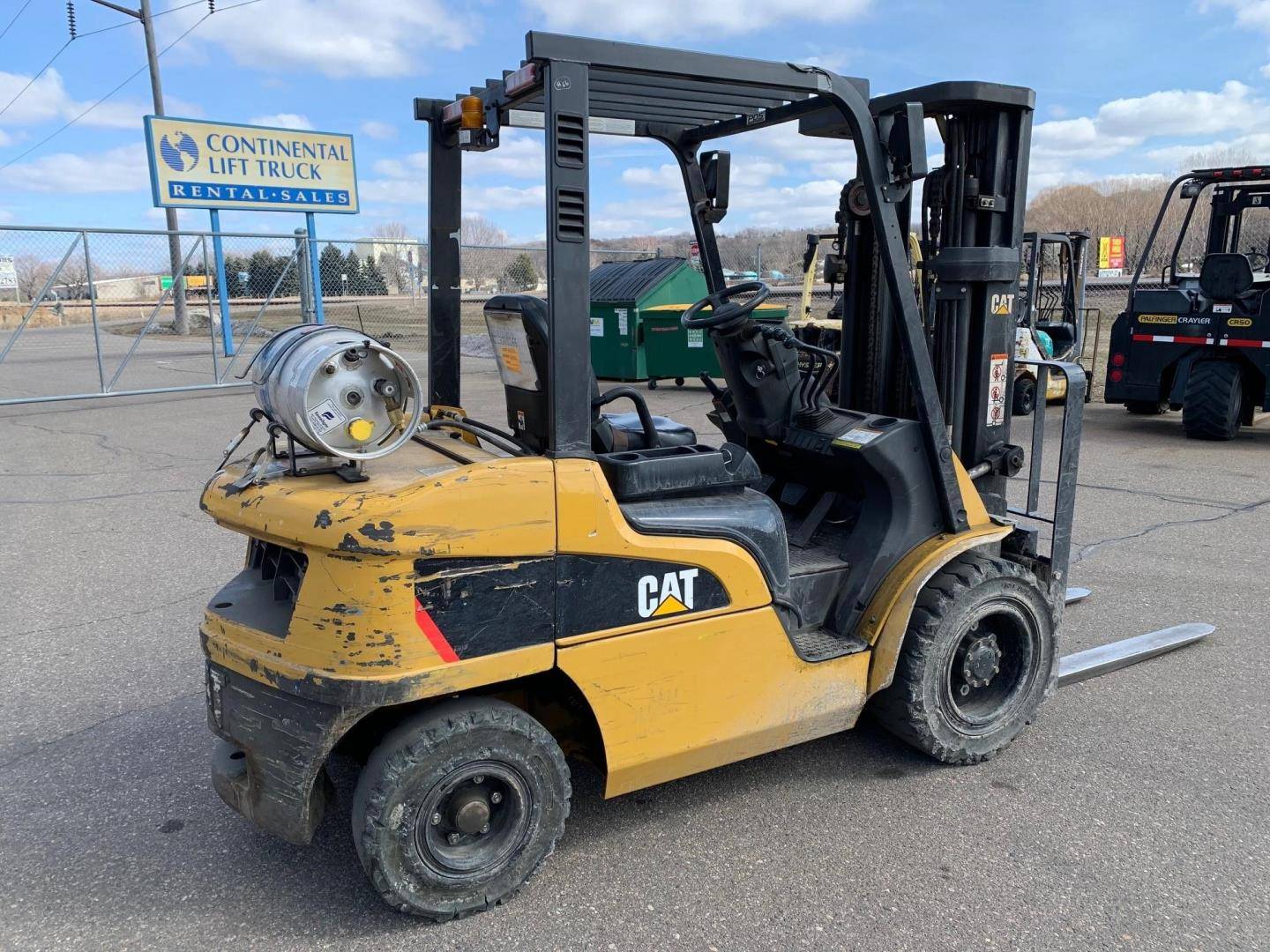 2015 LP Gas Cat GP30N Pneumatic Tire 4 Wheel Sit Down