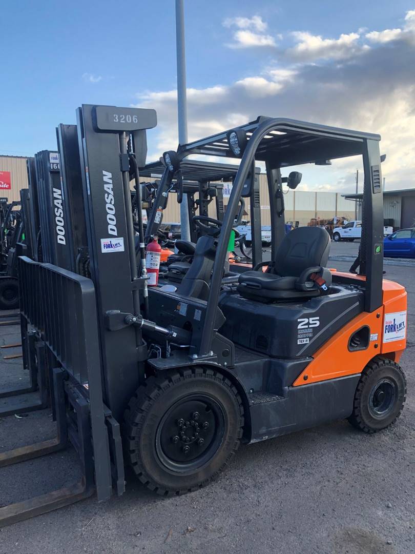 2018 Diesel Doosan D25S-7 Pneumatic Tire 4 Wheel Sit Down