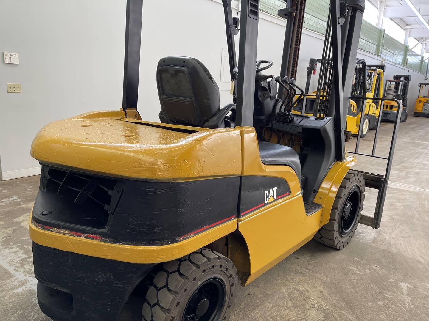 2005 Diesel Cat P6000 Pneumatic Tire 4 Wheel Sit Down