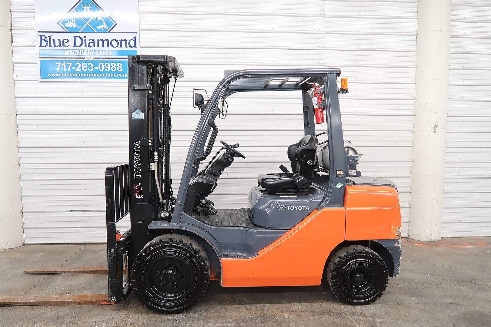 2015 LP Gas Toyota 8FGU30 Pneumatic Tire 4 Wheel Sit Down