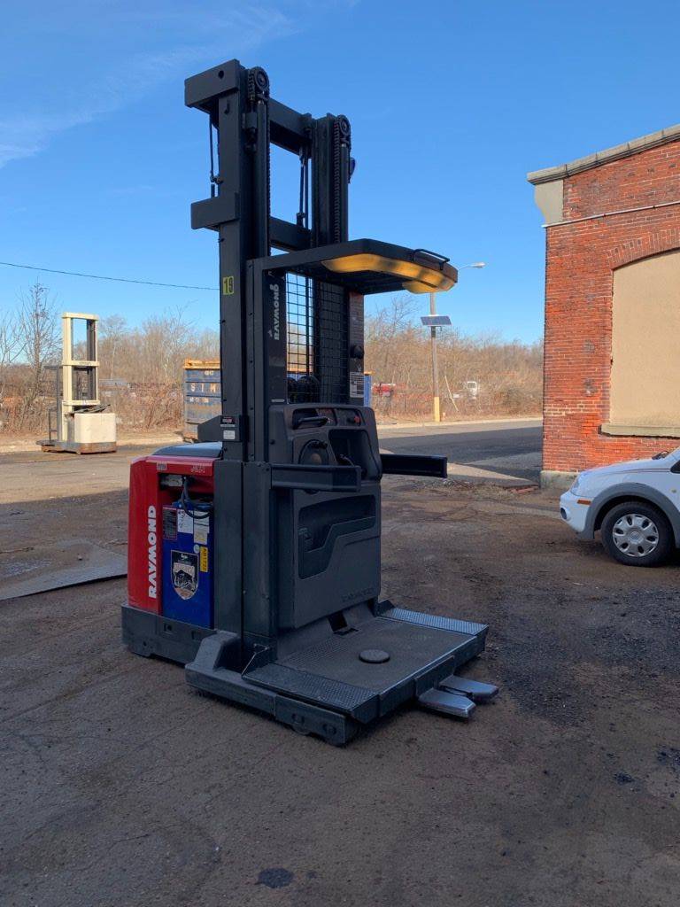 2006 Electric Raymond 5600 Electric Order Picker