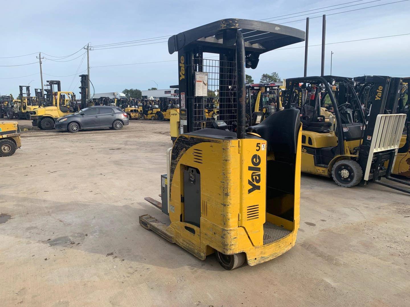 2011 Electric Yale NR040EA Electric Narrow Aisle Single Reach