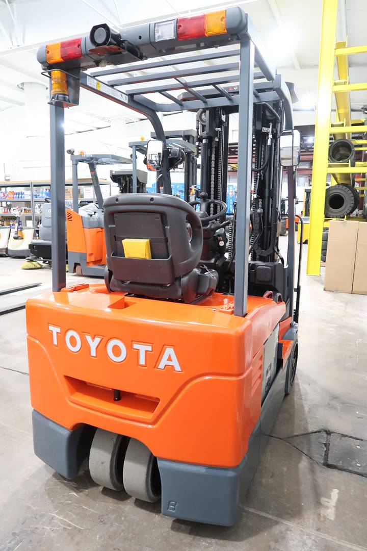 2015 Electric Toyota 7FBEU18 Electric 3 Wheel Sit Down