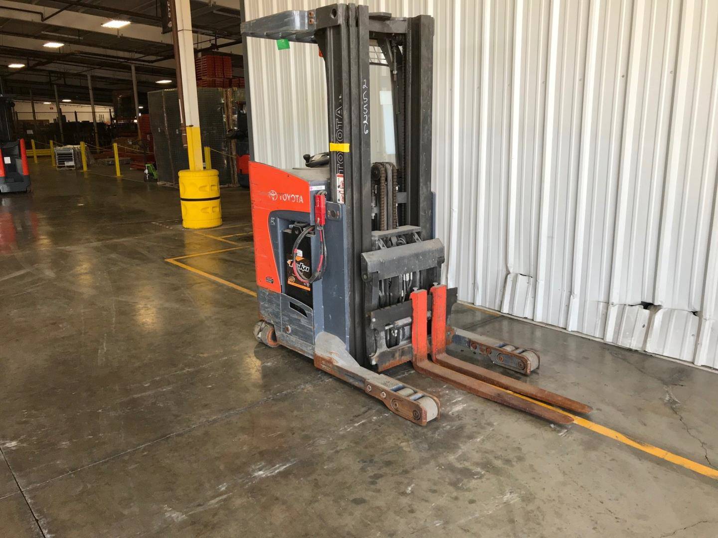 2015 Electric Toyota 8BRU18 Electric Narrow Aisle Single Reach