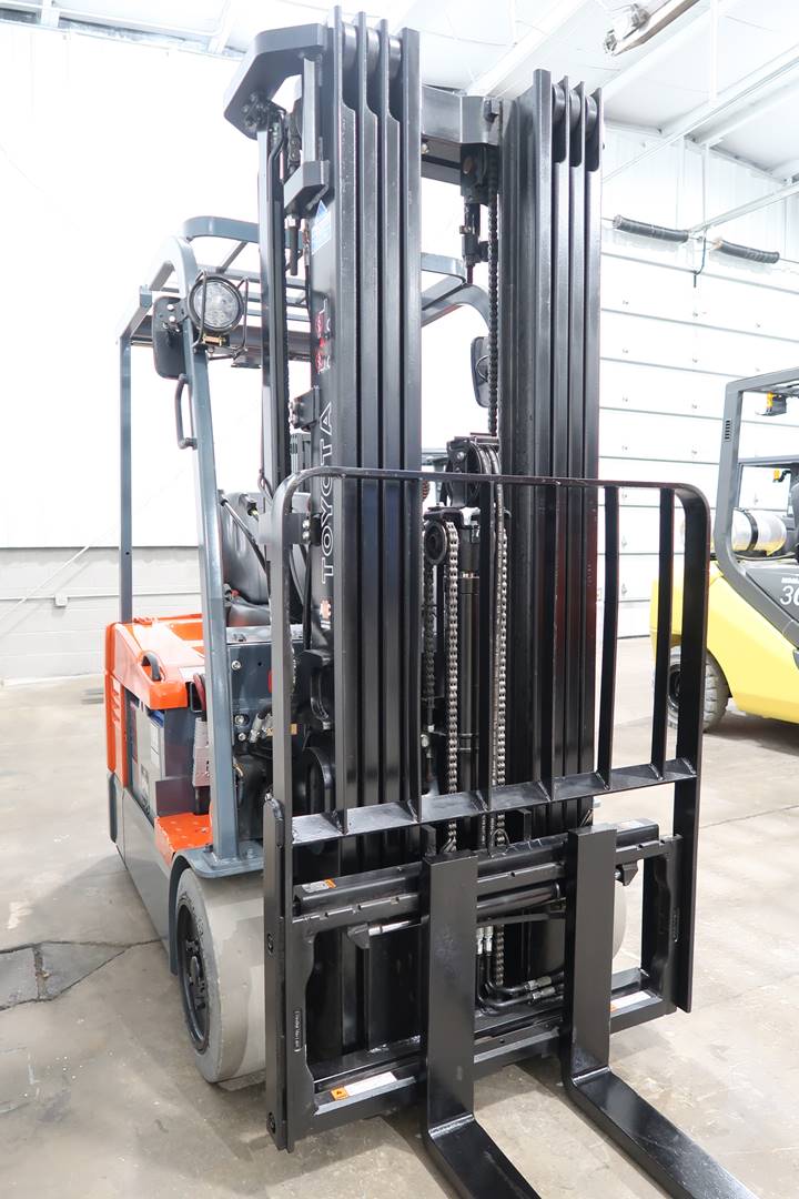 2015 Electric Toyota 7FBEU18 Electric 3 Wheel Sit Down