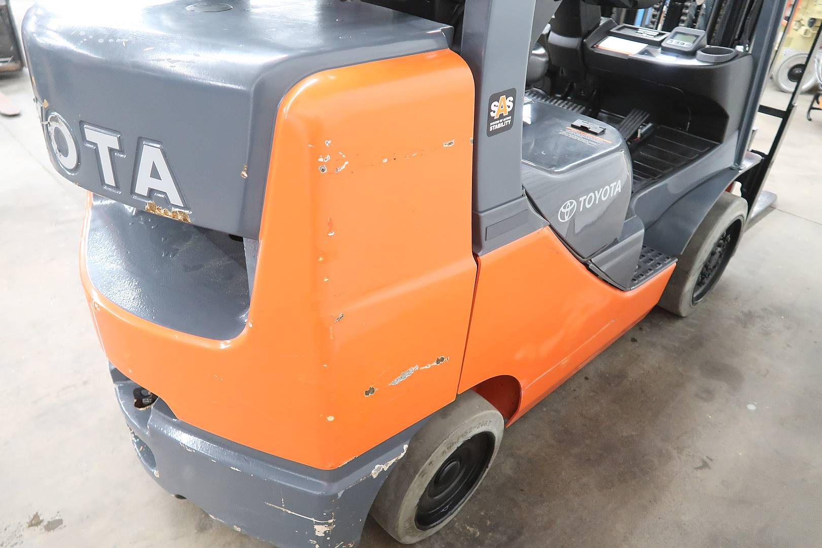 2013 LP Gas Toyota 8FGCU30 Cushion Tire 4 Wheel Sit Down (Indoor Warehouse)