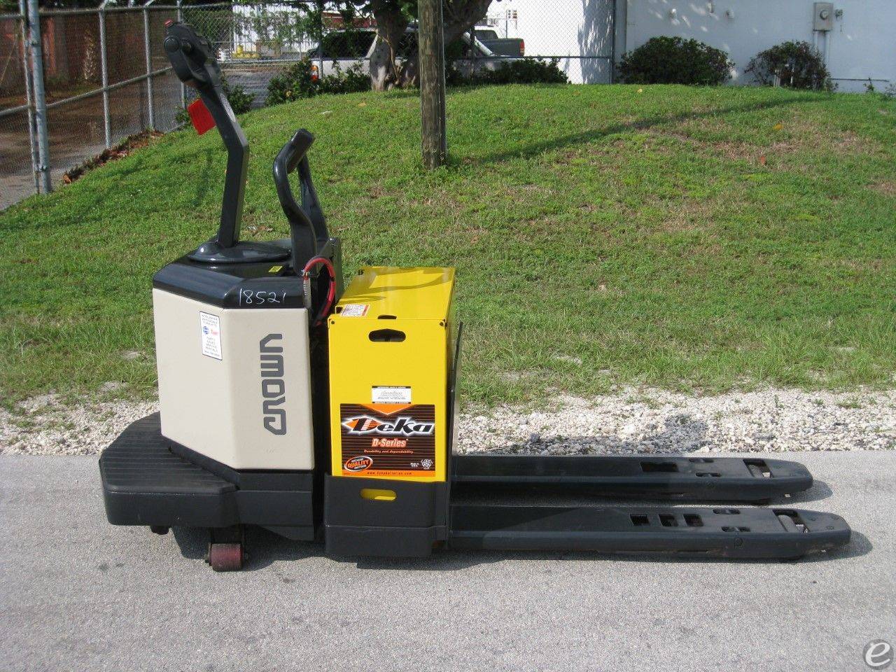 Electric Crown PE4000-60 Electric Walkie/Rider Pallet Jack