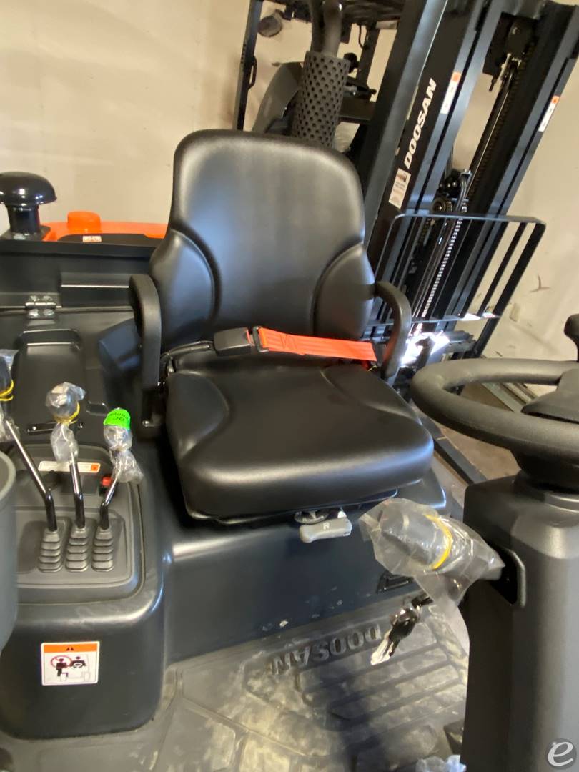 2023 Diesel Doosan Pneumatic Tire 4 Wheel Sit Down | Eliftruck