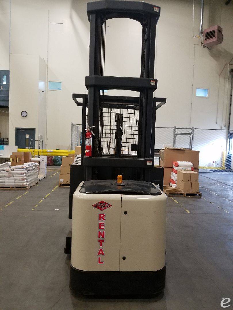 2004 Electric Crown Electric Order Picker | Eliftruck