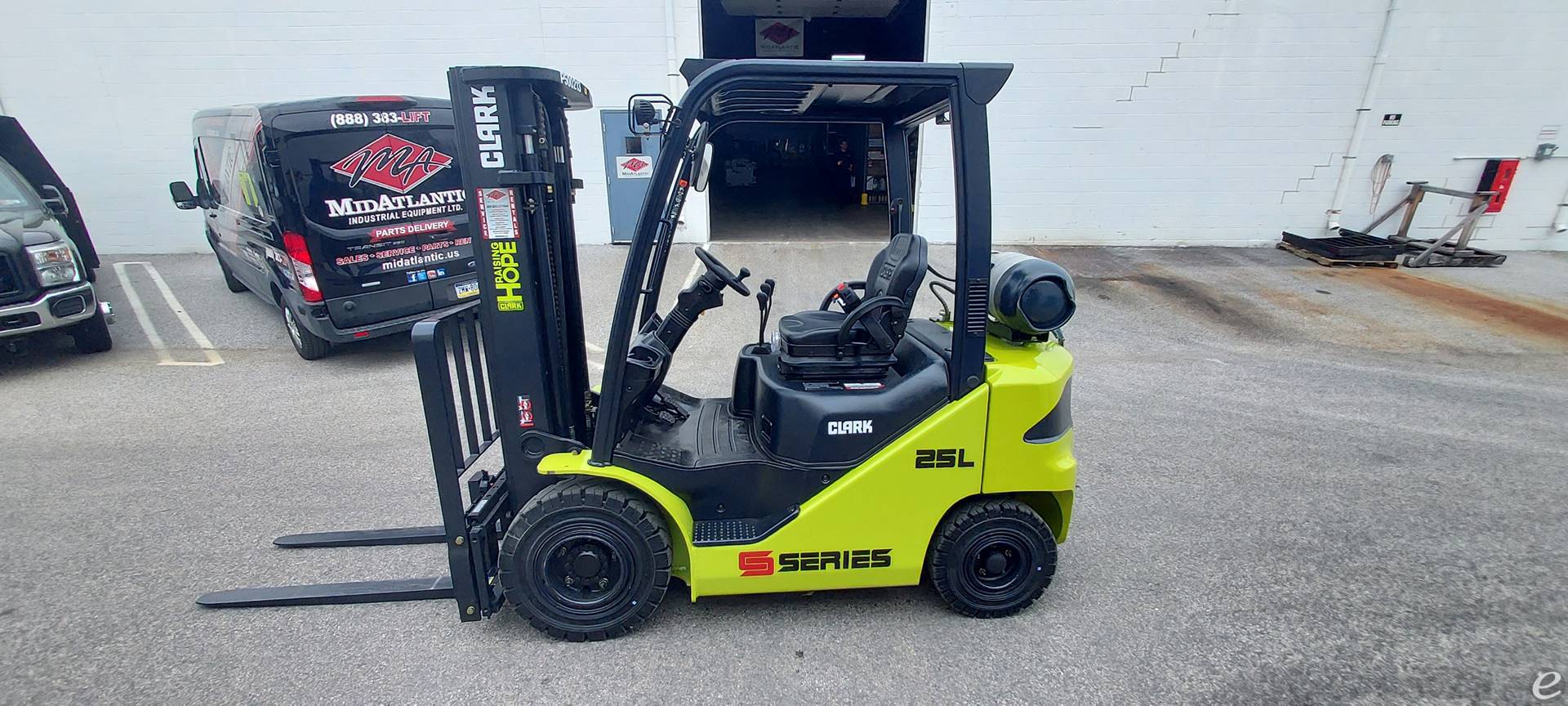 2022 LP Gas Clark S25 Pneumatic Tire 4 Wheel Sit Down