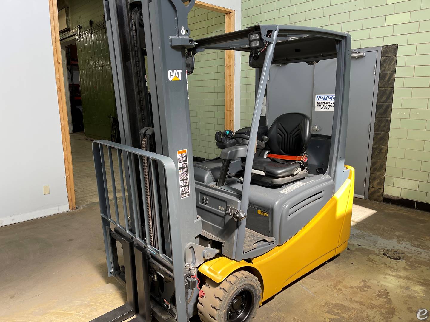 2018 Electric Cat 2ET4000 Electric 3 Wheel Sit Down