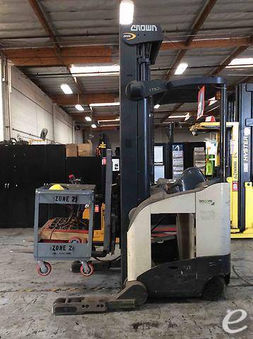 2005 Electric Crown Reach Trucks RR5220-45 - 123Forklift