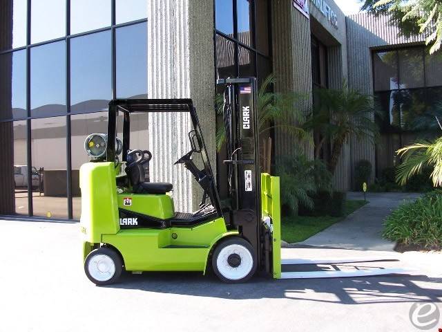 1997 LP Gas Clark CGC40 Cushion Tire 4 Wheel Sit Down (Indoor Warehouse)