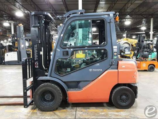 2017 LP Gas Toyota 8FGU25 Pneumatic Tire 4 Wheel Sit Down